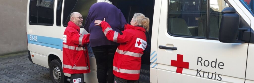 Rode Kruis brengt kwetsbare patiënten naar huis - Rode Kruis Nederland