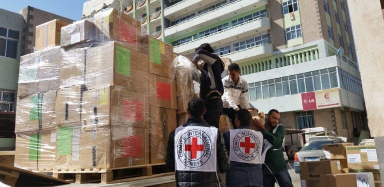 Internationale hulpverlening Rode Kruis bij natuurrampen en conflicten