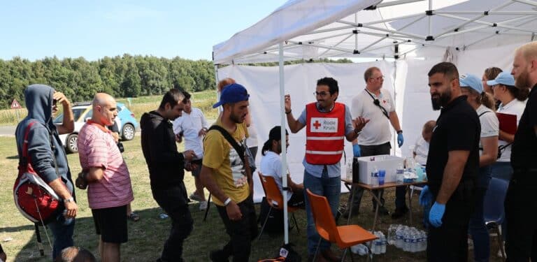 Het Rode Kruis helpt al een jaar in de opvang (en dat blijven we doen ...