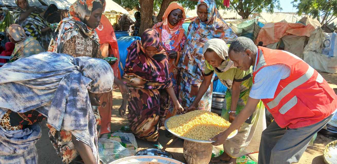 Rode Kruis biedt duizenden Soedanezen levensreddende voedselhulp - Rode ...