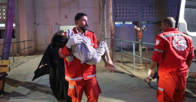 Internationale hulpverlening Rode Kruis bij natuurrampen en conflicten