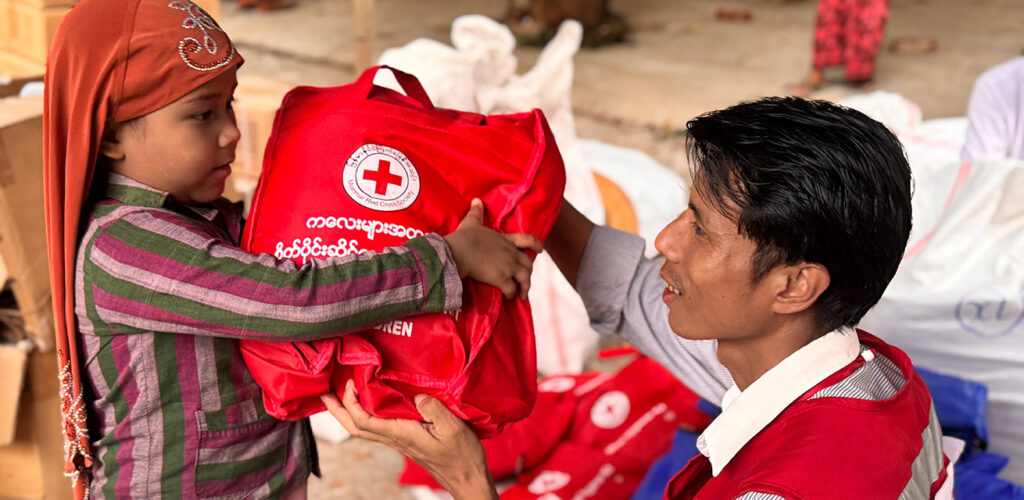 Internationale hulpverlening Rode Kruis bij natuurrampen en conflicten